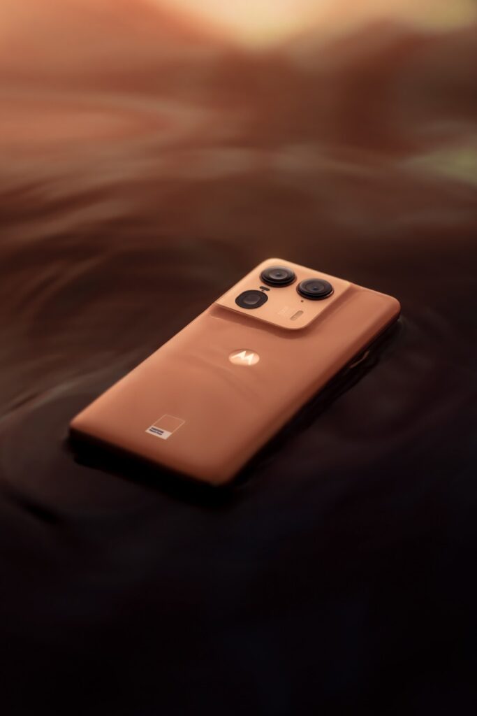 Motorola anuncia una nueva generación de la familia edge con un diseño curvo y la cámara más ...